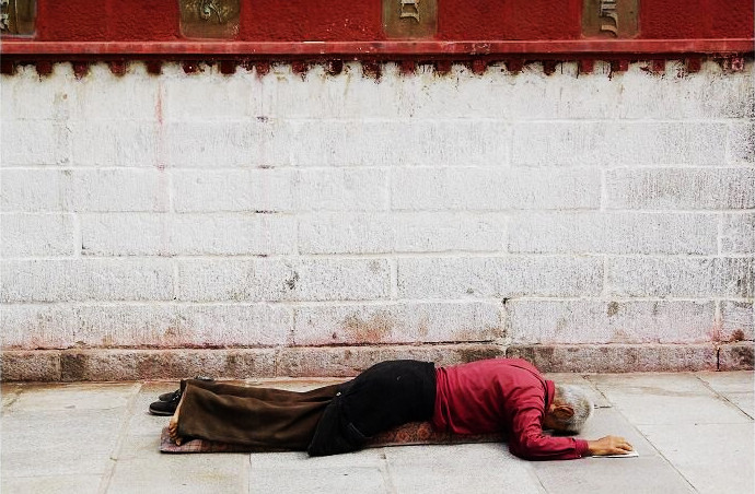 How to Prostrate - Tibetan Buddhist Prostration 4 Steps